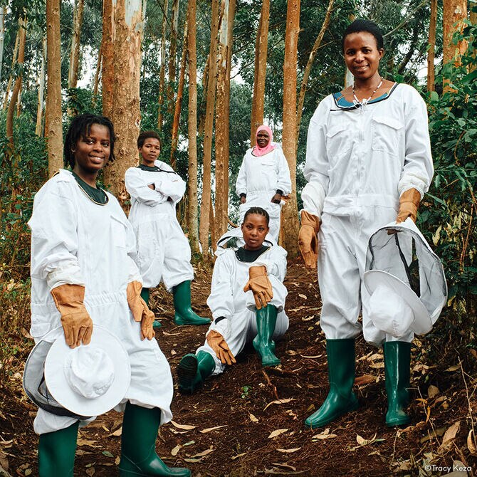 “WOMEN FOR BEES” heads to Rwanda . GUERLAIN ⋅ GUERLAIN
