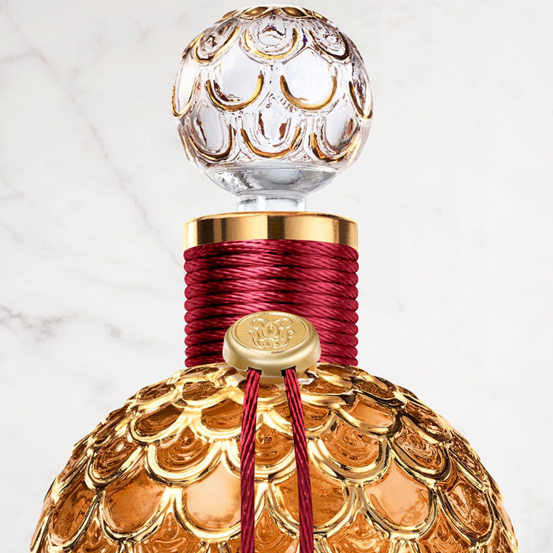 The Bee Bottle ⋅ GUERLAIN