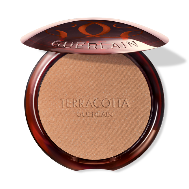 Makeup : Lipstick ⋅ Eyeliner ⋅ GUERLAIN